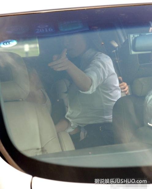 倪妮车内换衣服被偷拍 多名助理伺候似女皇