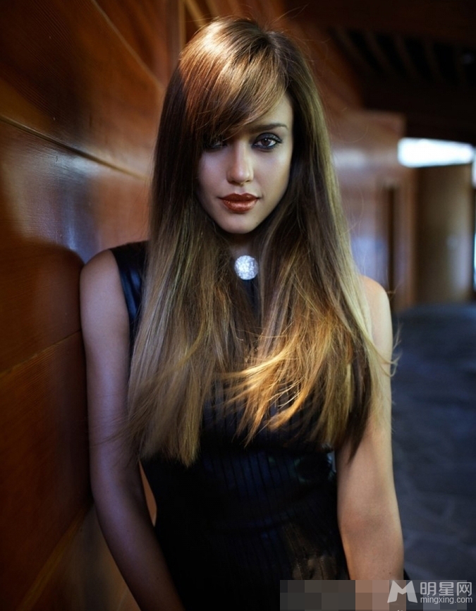 杰西卡·阿尔芭时尚写真 冷艳妆容秀发如丝