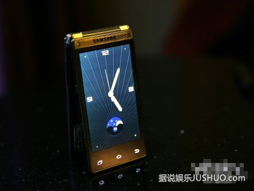 不止手机更显身份 双屏三星W2015评测